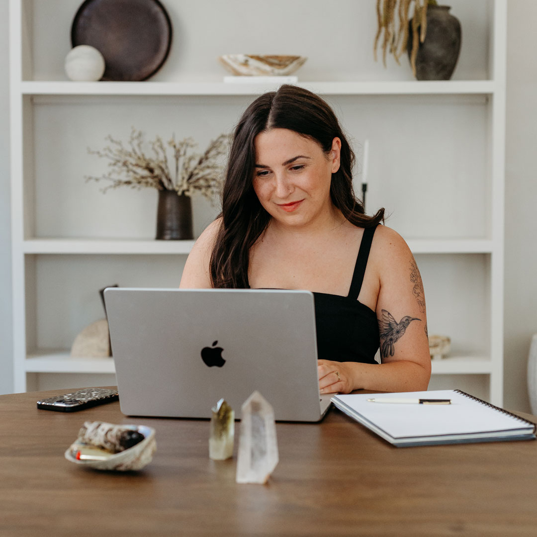 Laurie Oakes Mediumship | The Soul Alignment Mentorship - Laurie Oakes Mediumship