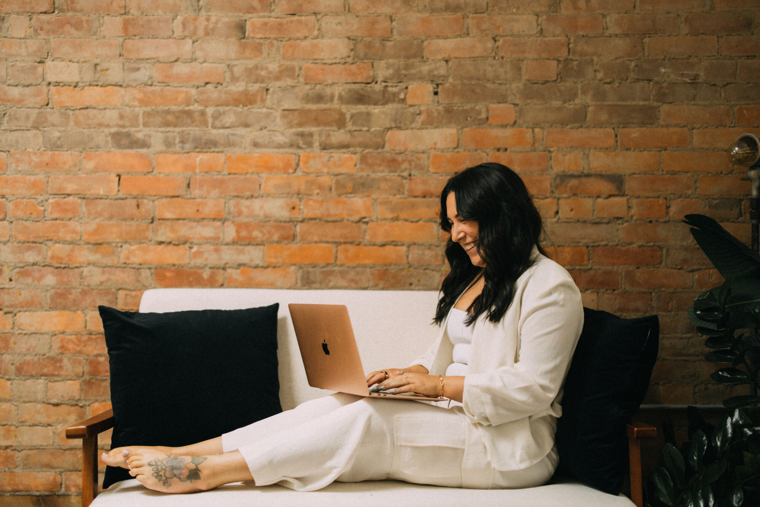 Laurie Oakes Mediumship | Anchored & Aligned - Laurie Oakes Mediumship